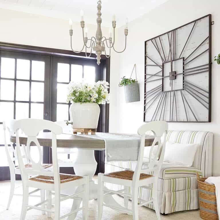 36 Farmhouse Clock Designs to Tell the Time in Style