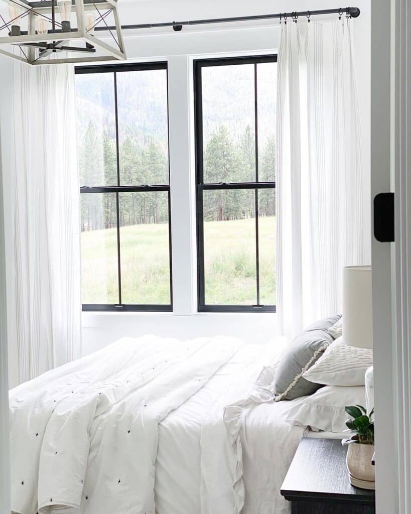 31 Farmhouse Bedroom Curtains for Creating a Beautiful Sleeping Space
