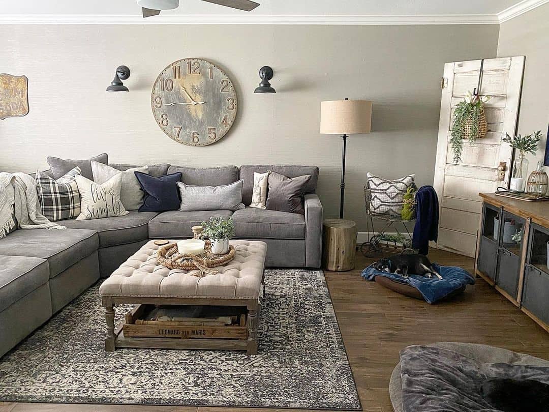 36 Farmhouse Clock Designs to Tell the Time in Style