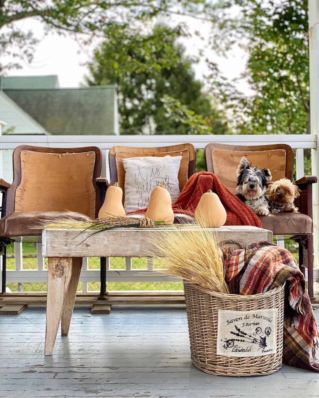 41 Farmhouse Benches to Beautify Your Home
