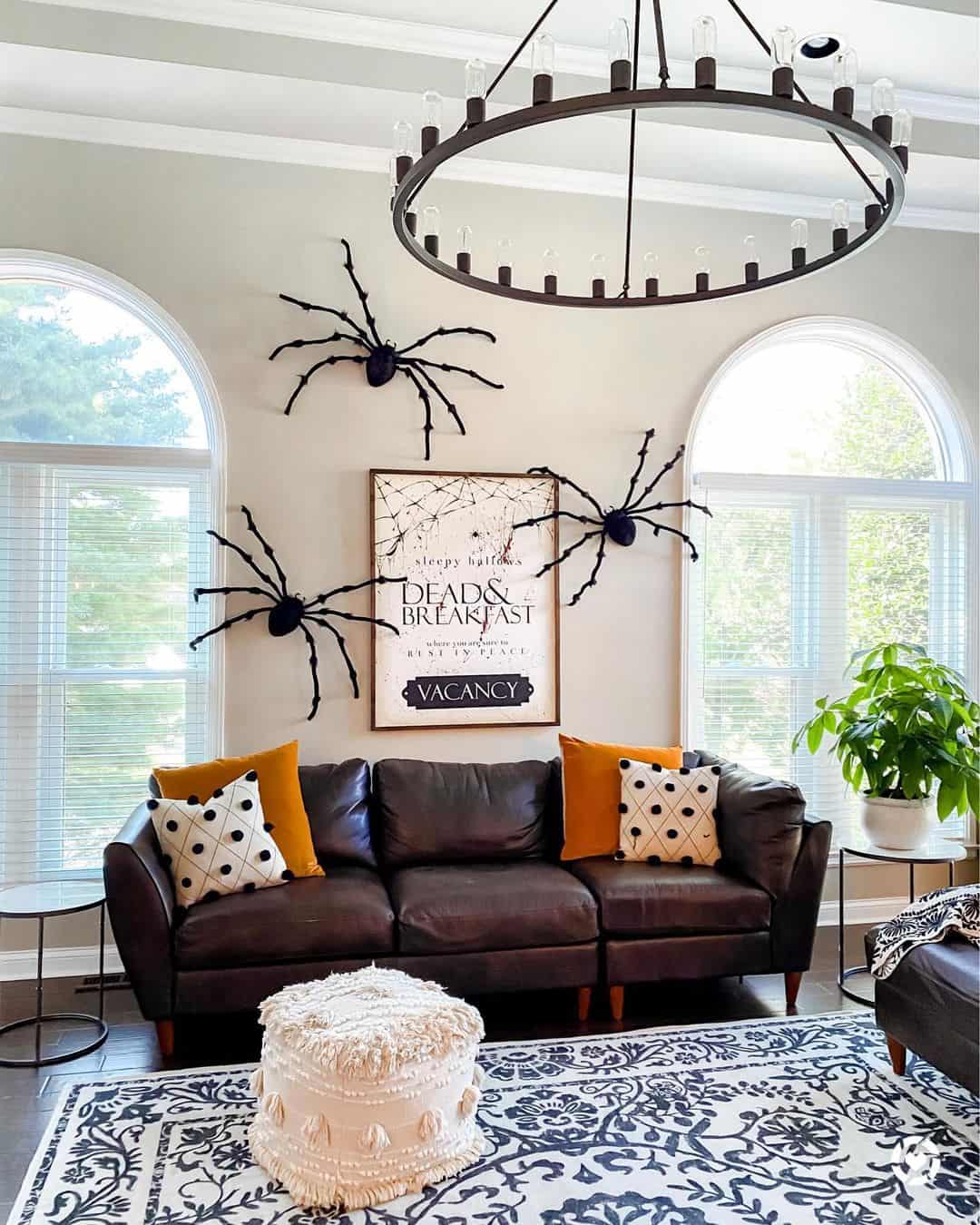 24 Halloween Wall Decor Ideas to Stylishly Spookify Your Home