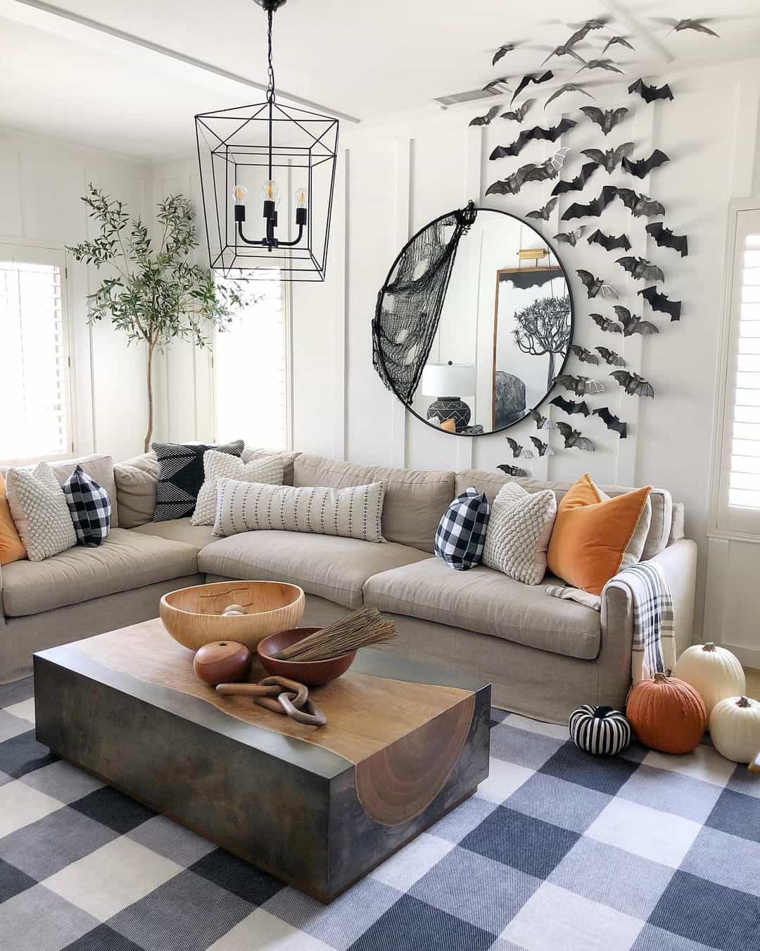 24 Halloween Wall Decor Ideas to Stylishly Spookify Your Home