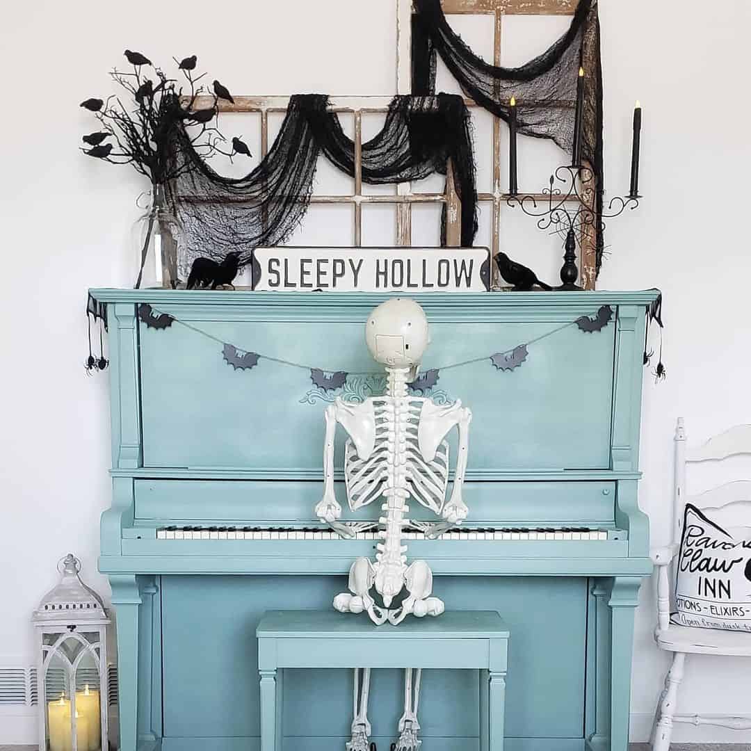 24 Halloween Wall Decor Ideas to Stylishly Spookify Your Home