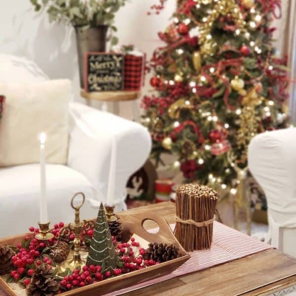 29 Christmas Coffee Table Décor Inspirations for a Festive Celebration