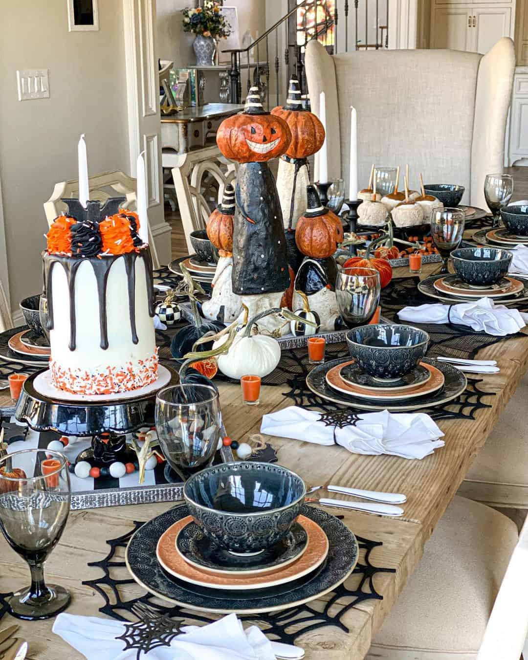 28 Halloween Dining Table Décor Ideas for A Spooktacular Feast
