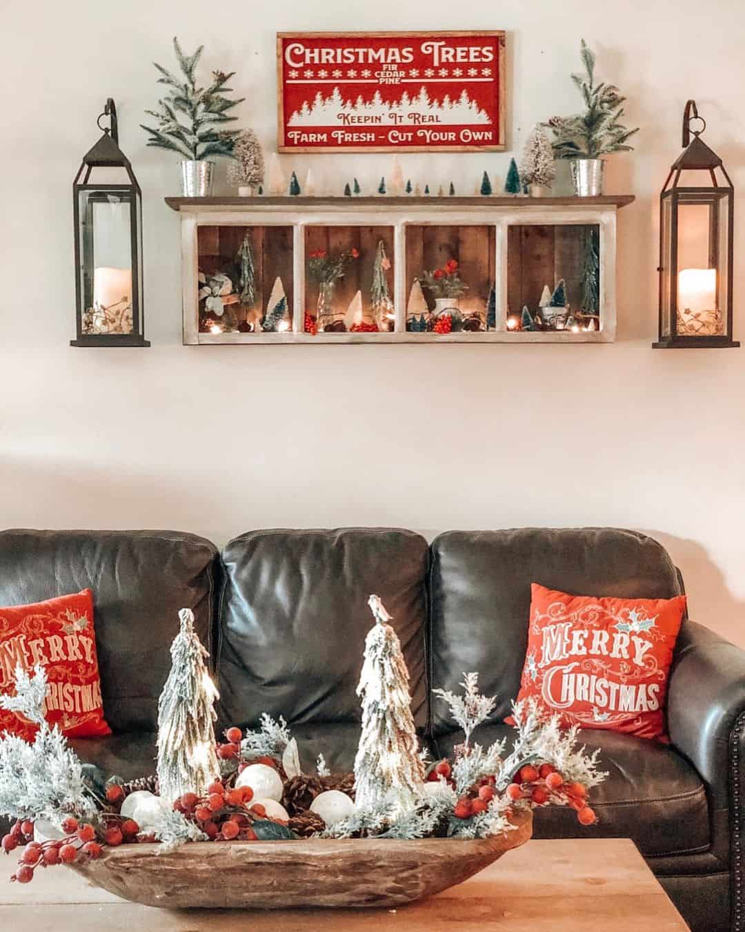 30 Christmas Wall Décor Ideas to Spruce Up your Interiors for the Holidays