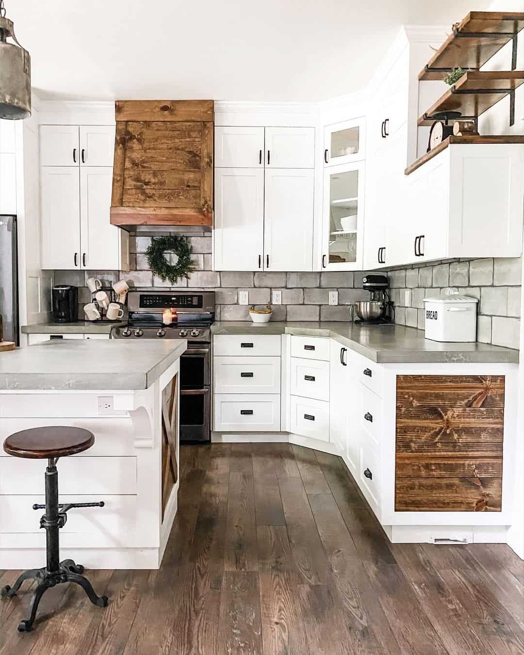 32 White Kitchens with Wood Accents for a Dreamy Kitchen