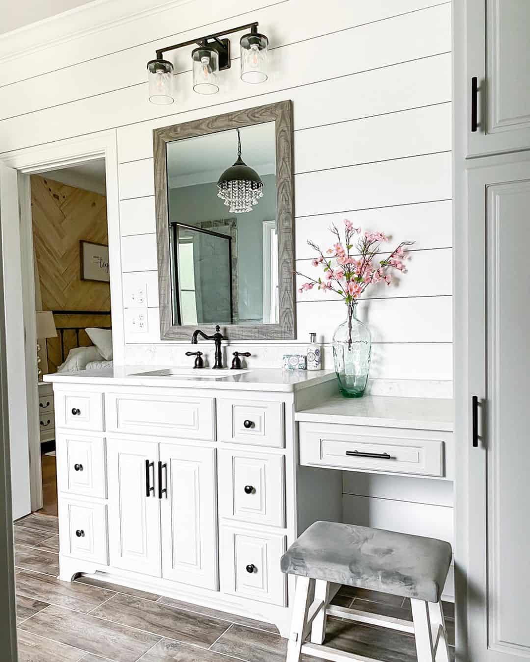 26 White Bathroom Vanity Ideas for a Stylish yet Serene Experience