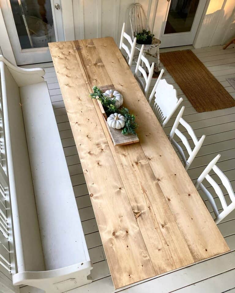 29 Farmhouse Table Centerpieces to Display All Year