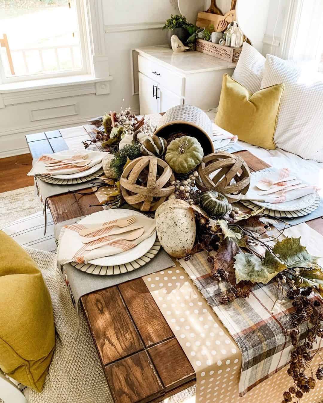 29 Farmhouse Table Centerpieces to Display All Year