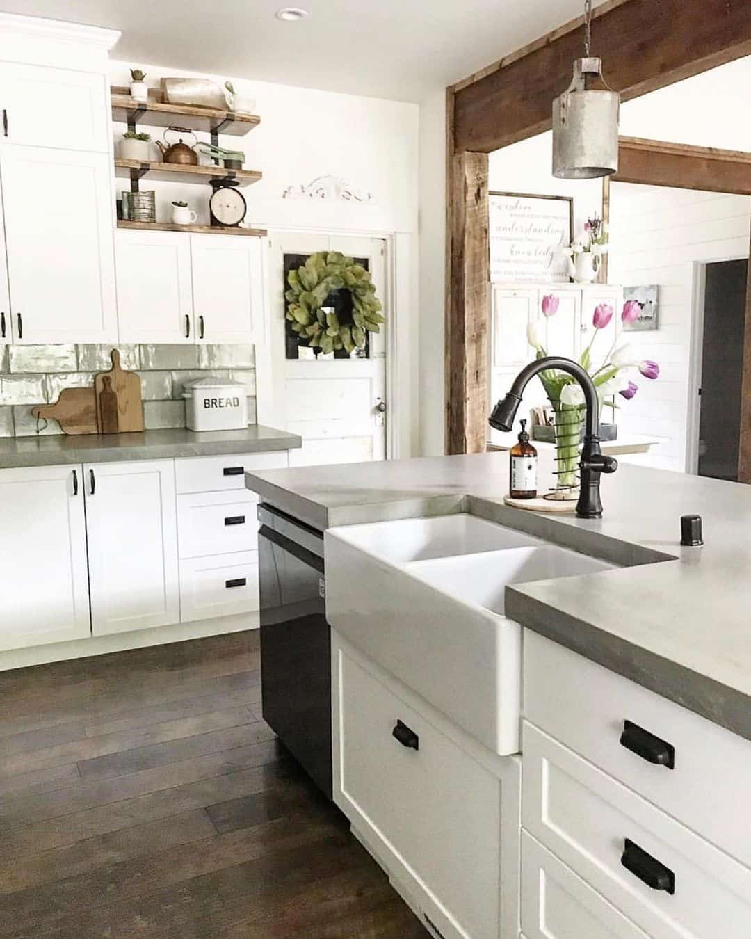 25 Kitchen Islands with Unbelievably Stunning Sinks