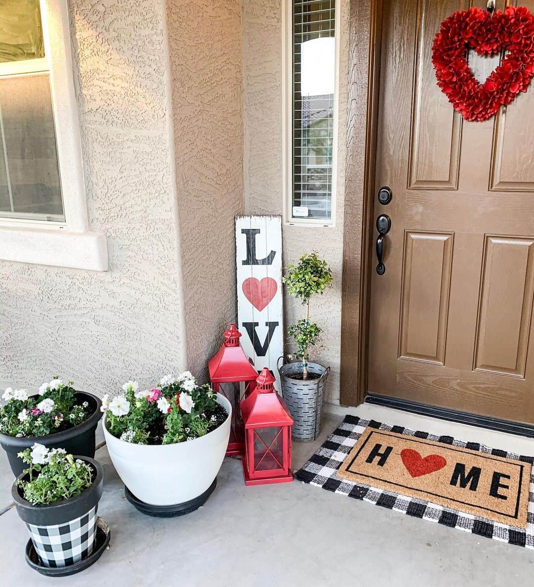 23 Outdoor Valentine's Day Décor Ideas to Spread a Little Extra Love