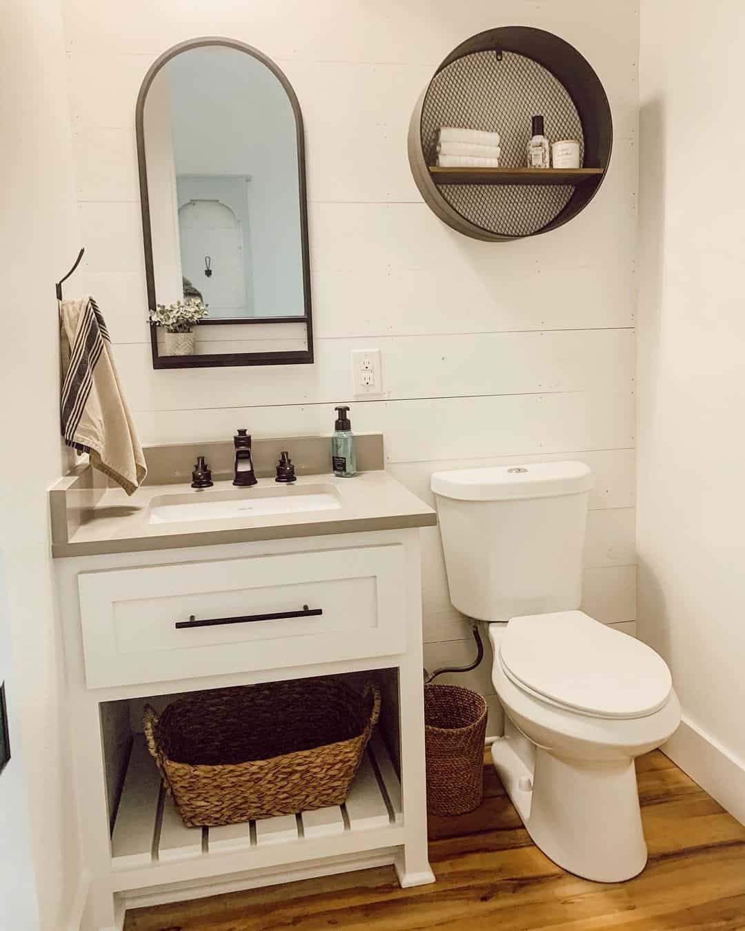 26 White Bathroom Vanity Ideas for a Stylish yet Serene Experience