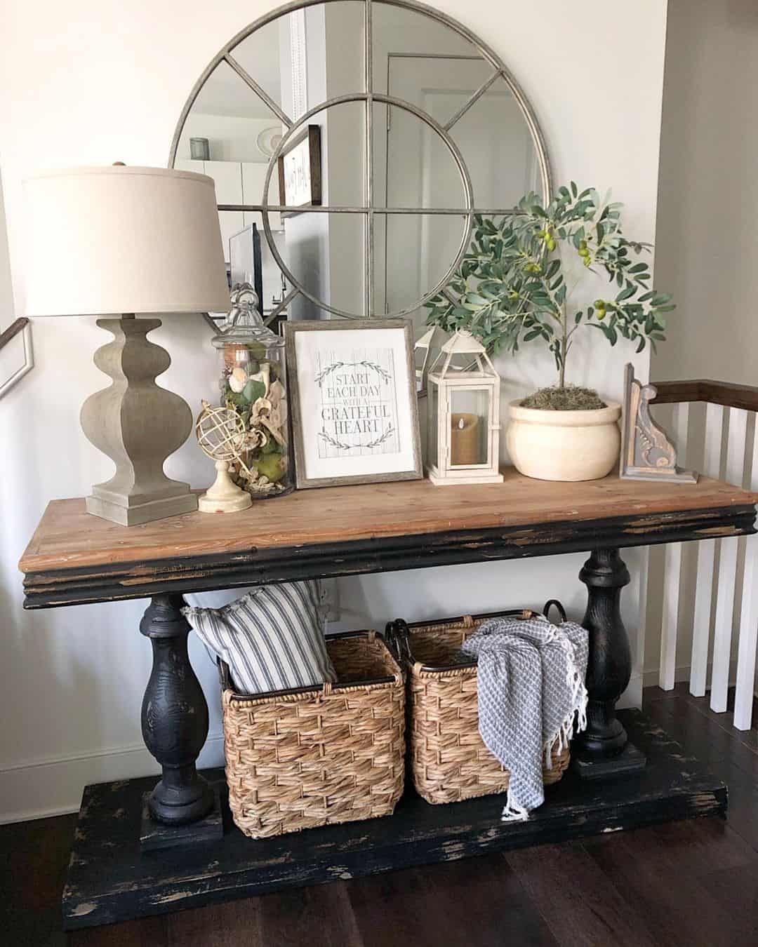 36 Mirrors Above Console Tables With Inspiring Compositions