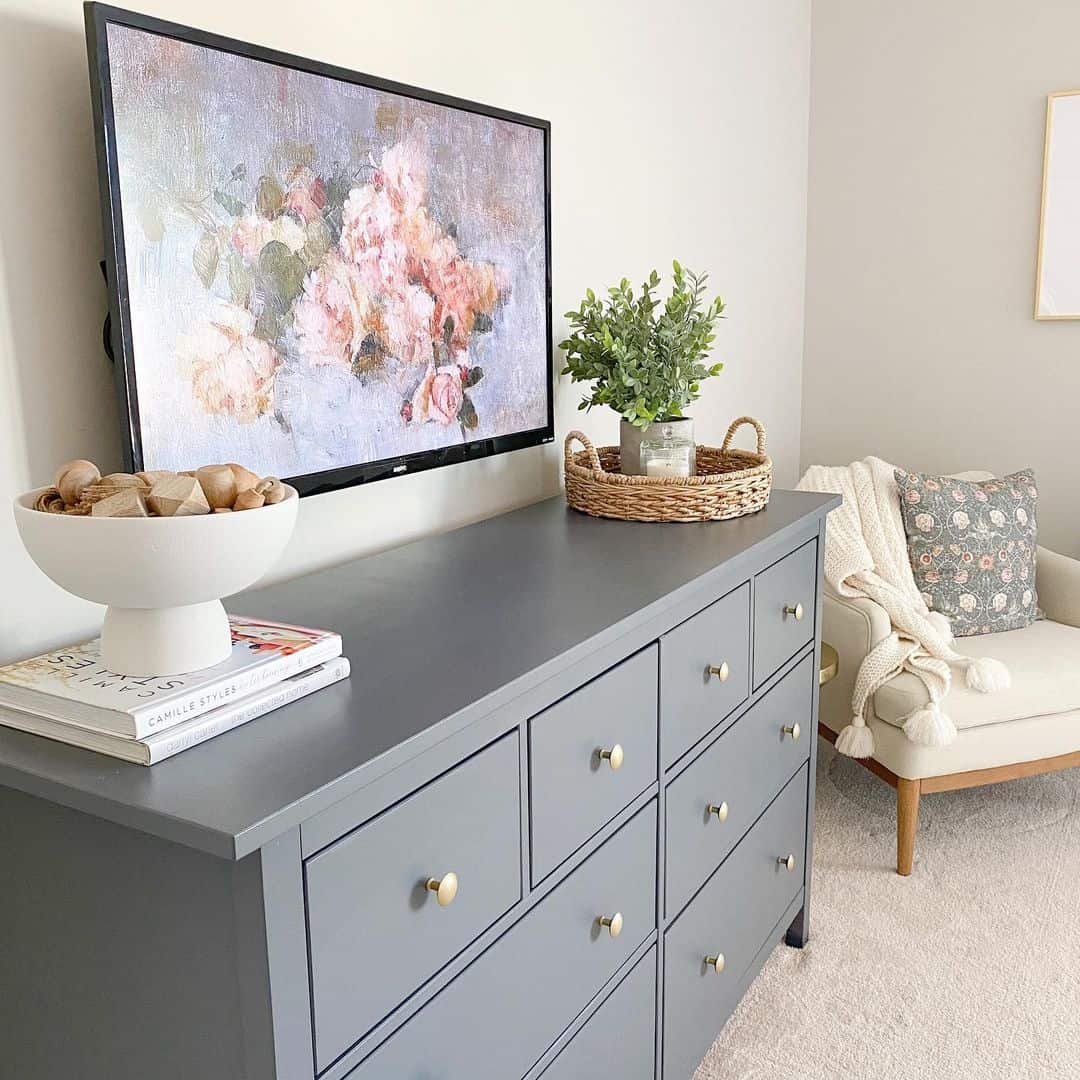 27 TV Stand Décor Ideas to Make Watching TV More Enjoyable