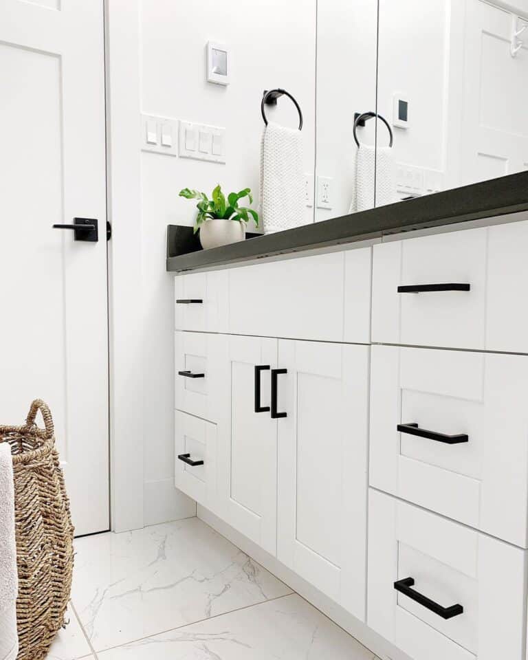 25 Black Bathroom Hardware Ideas to Make Your Restroom Pop