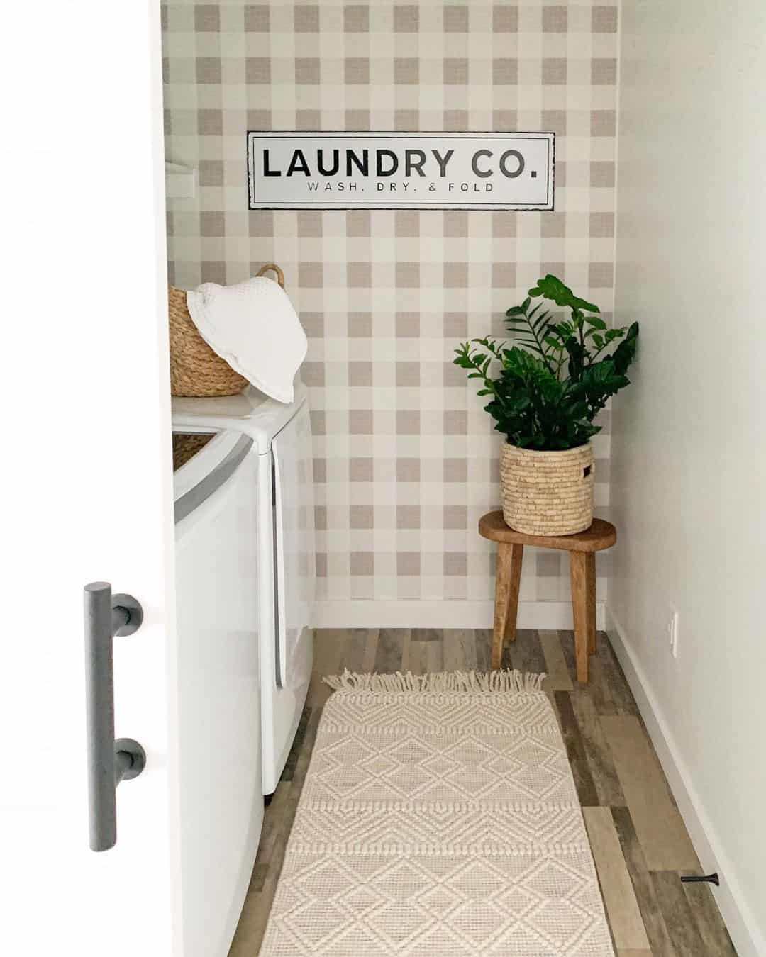 17 Laundry Room Wallpaper Ideas to Spruce Up the Drabness