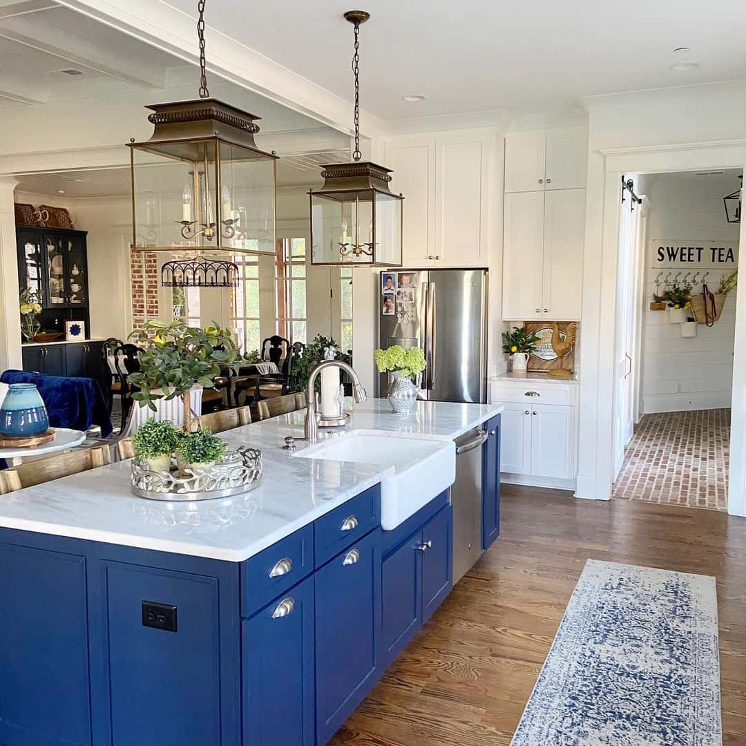 16 Navy and White Kitchen Ideas That Are Always on Trend
