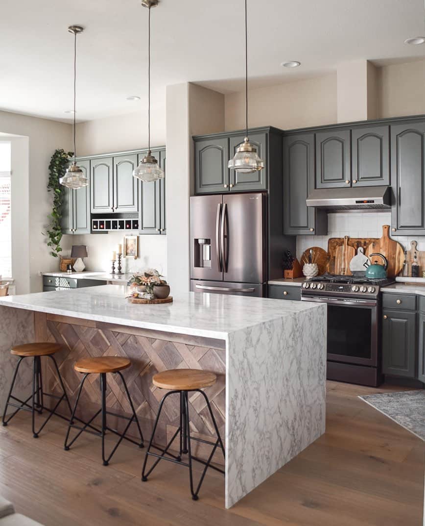 28 Contrasting Kitchen Island Ideas to Add Wow Factor
