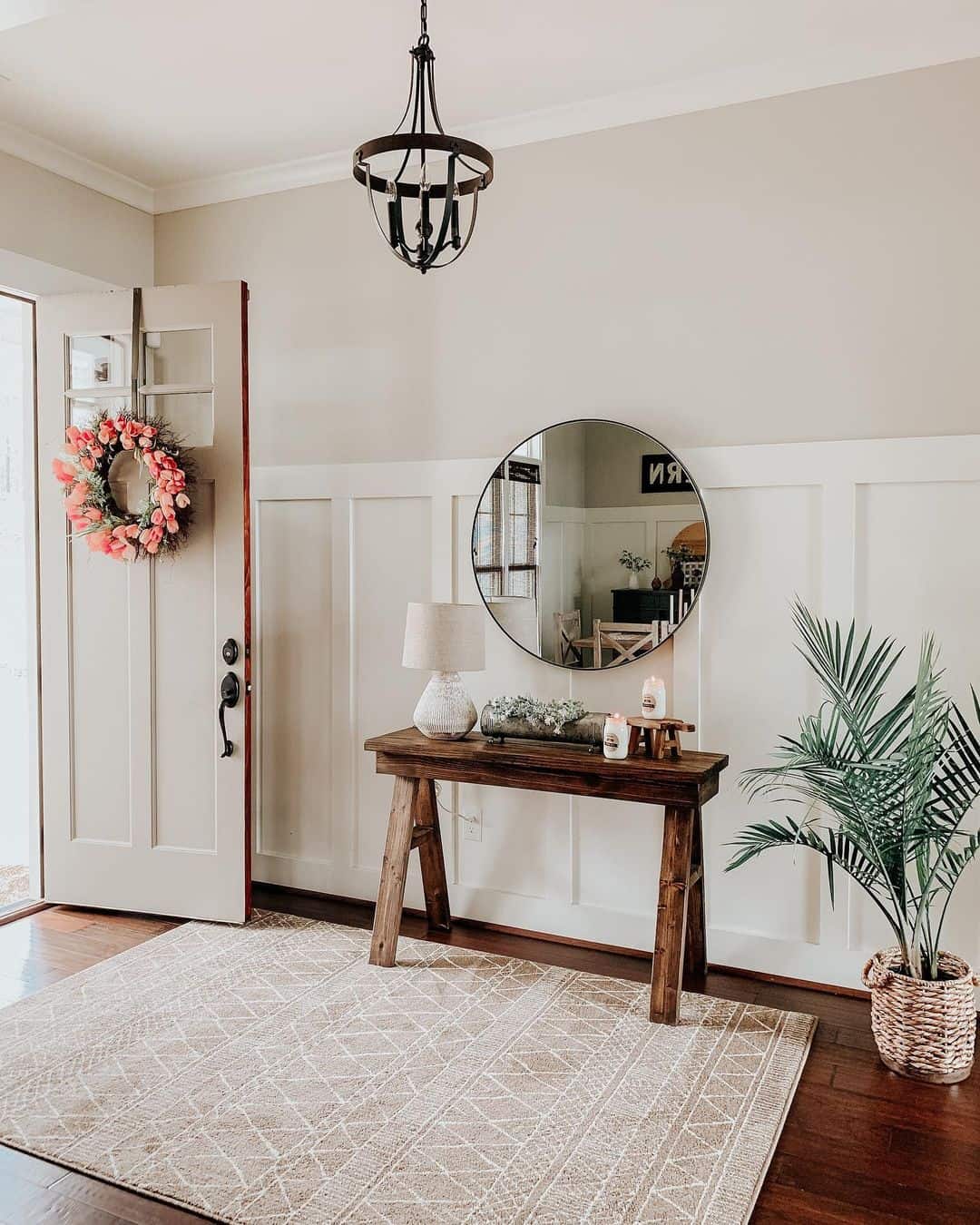 30 Board and Batten Foyer Designs for A Welcoming Entryway