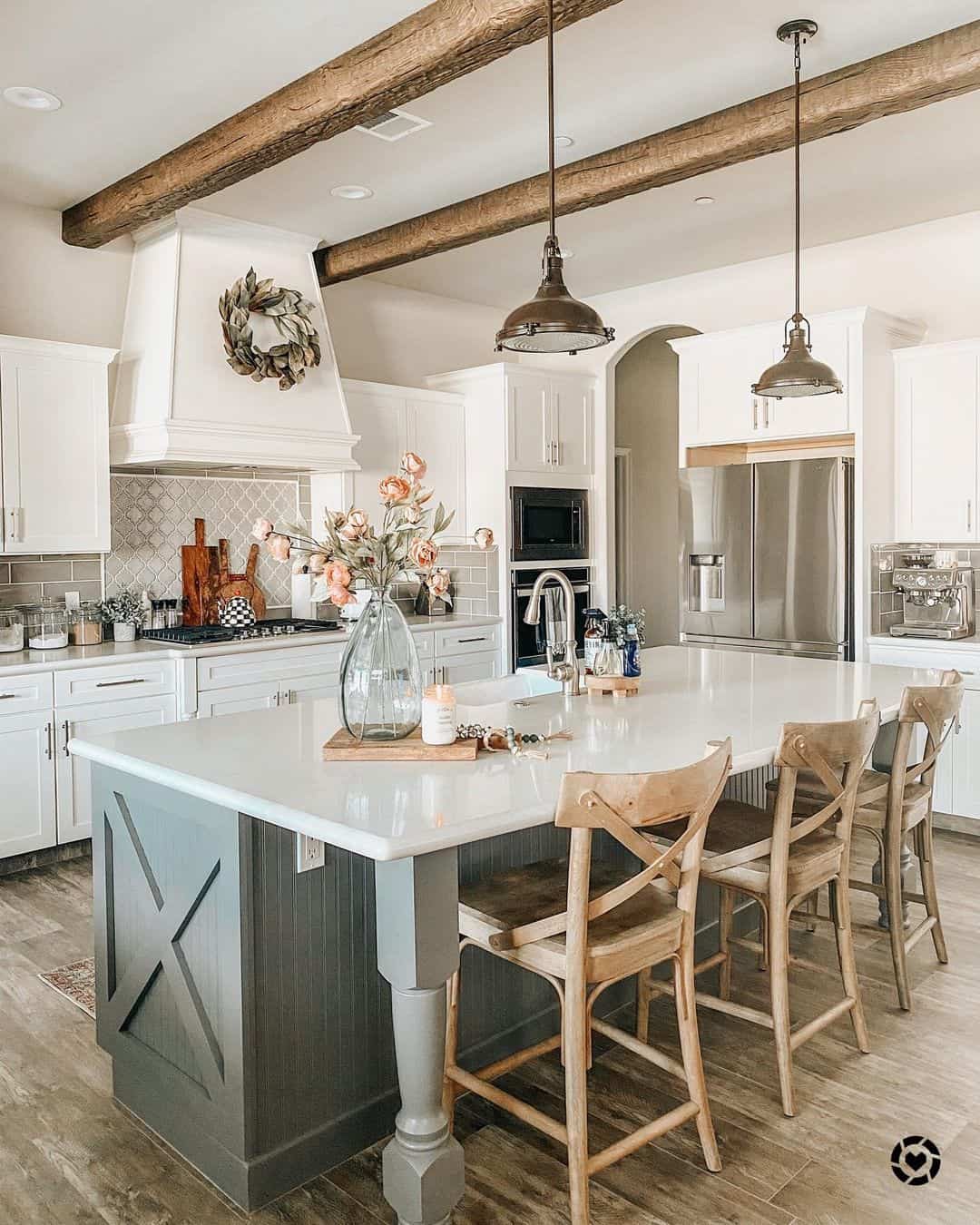 28 Contrasting Kitchen Island Ideas to Add Wow Factor