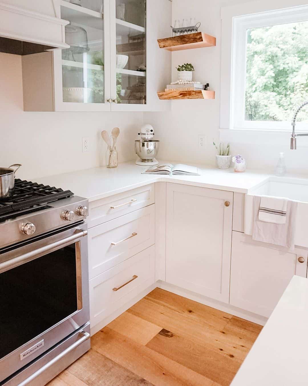 White Shaker Drawers with Brass Pulls - Soul & Lane