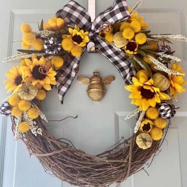 44 Yellow Farmhouse Décor Ideas to Bring In the Sunshine
