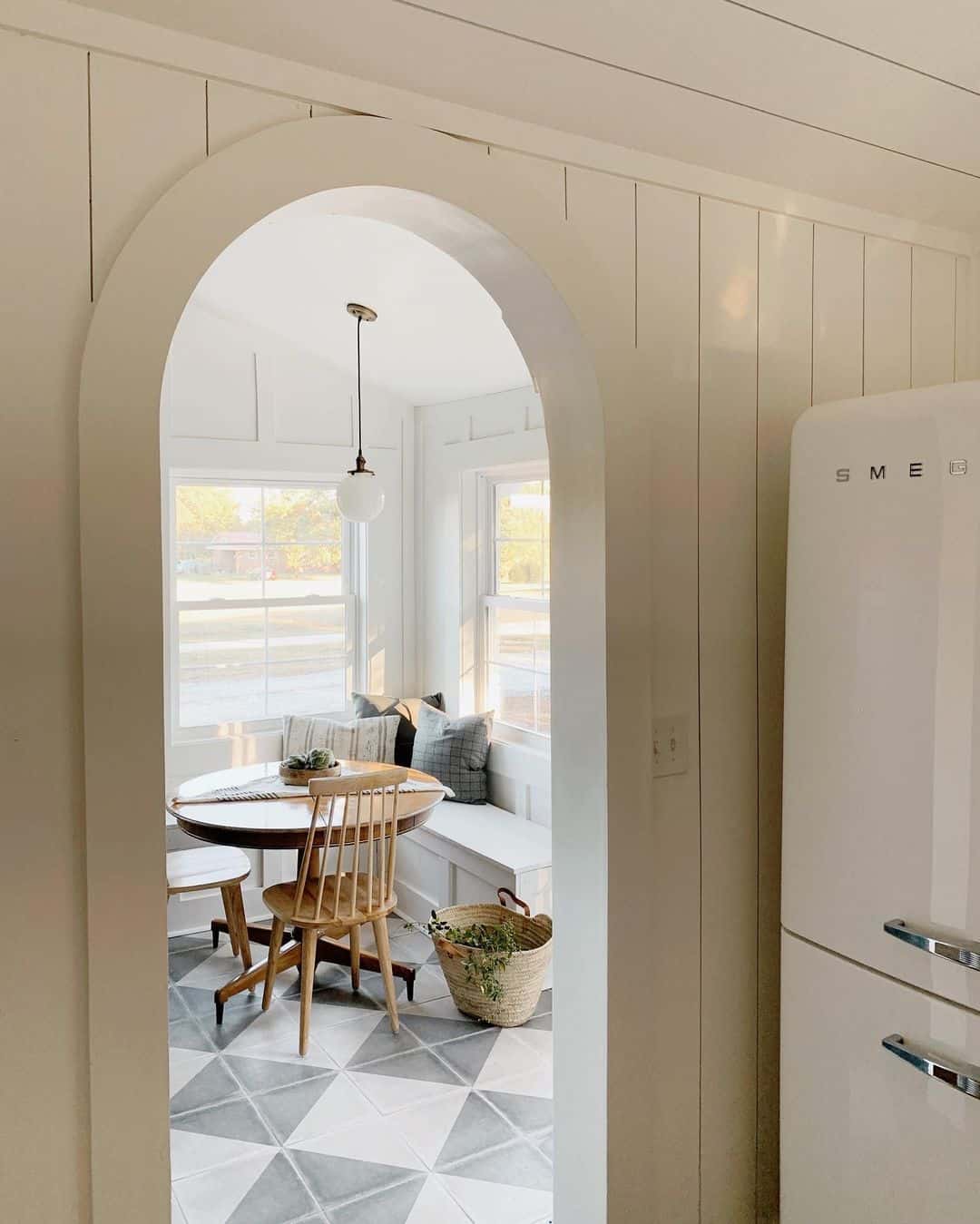 17 Stunning Corner Bench Ideas That Are Incredibly Useful