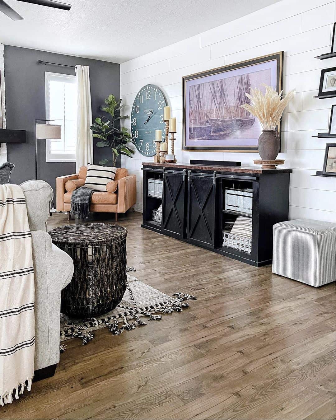 38 Farmhouse TV Wall Ideas That Deserve the Spotlight