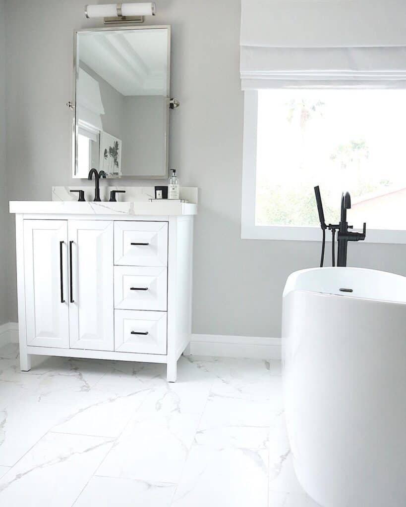 35 Bathroom Window Treatments for a Cozy Space