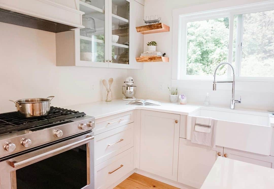 White Kitchen Cabinets with Brass Hardware - Soul & Lane