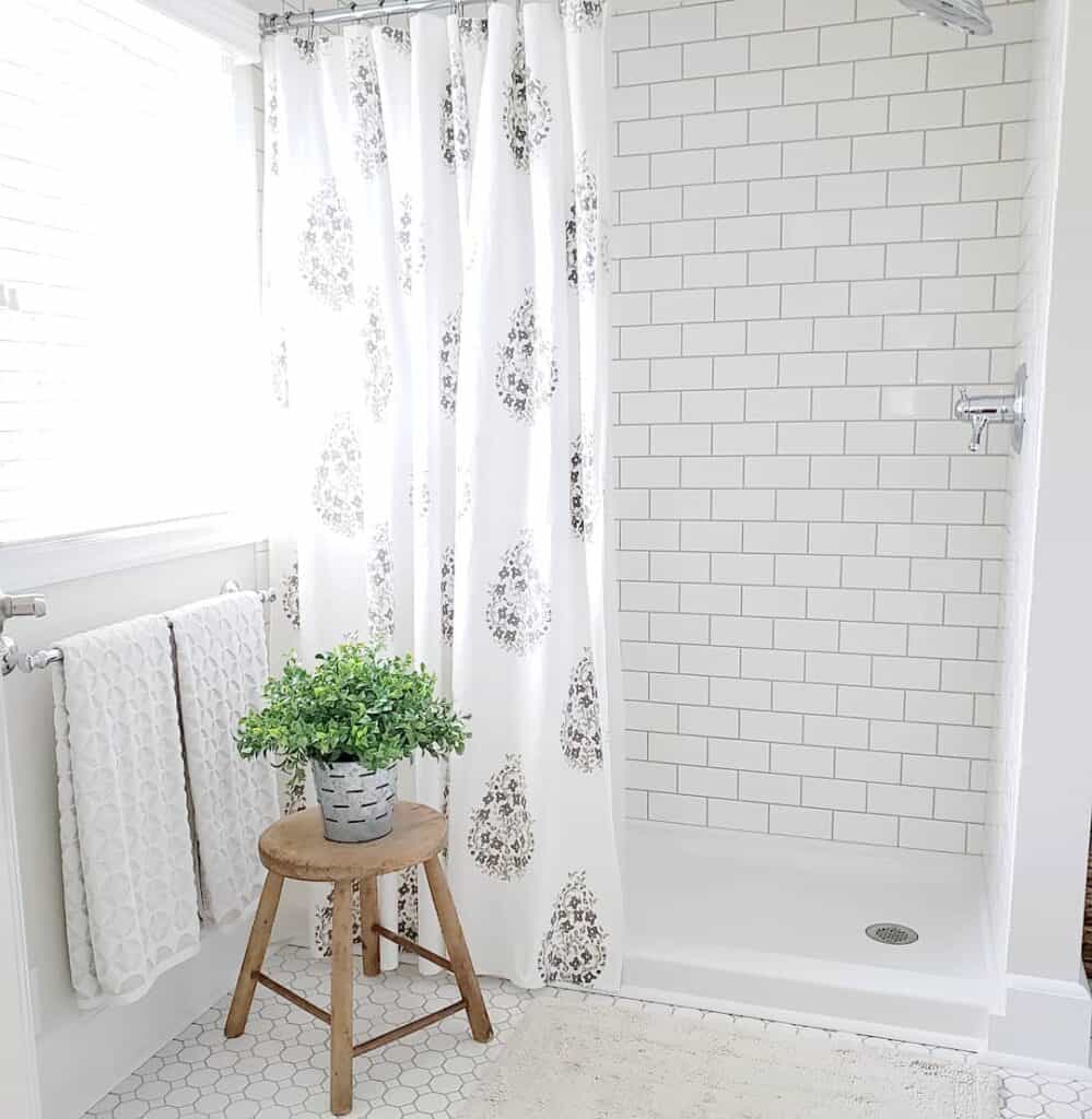 34 Shower Curtains for White Bathrooms to Sprinkle Color