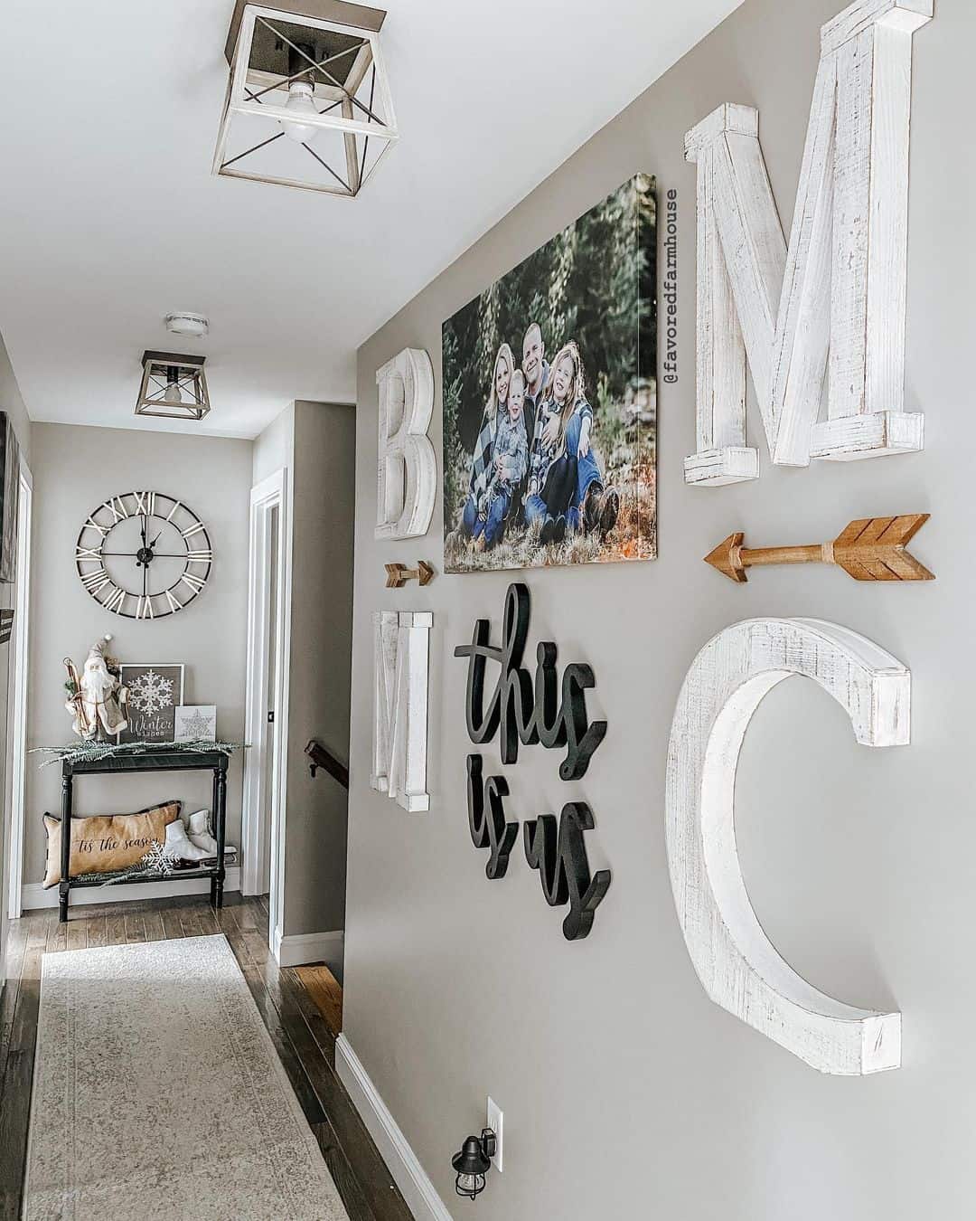 24 Ideas How to Decorate a Narrow Hallway