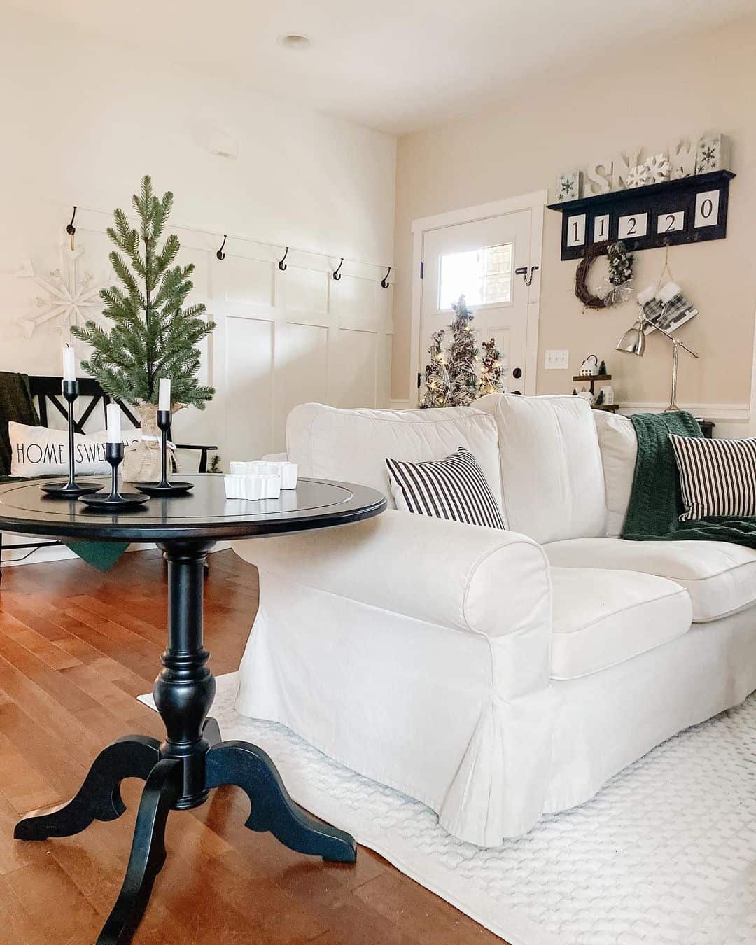 28 Beautiful Black End Tables to Grace Your Living Room