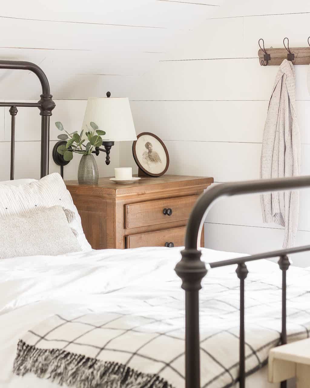 26 Stylish Yet Functional Reading Light for Bed Ideas