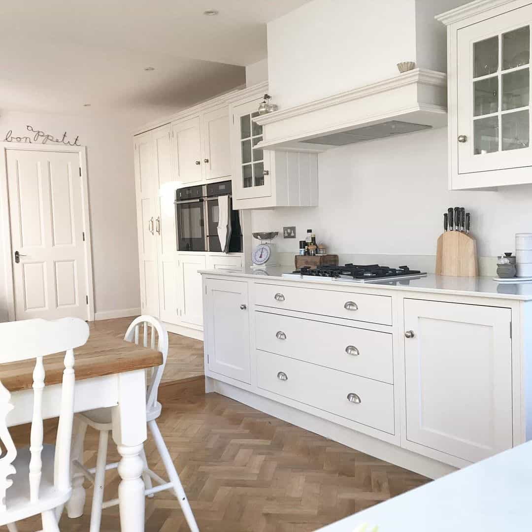 White Countertop with Backsplash Lip - Soul & Lane