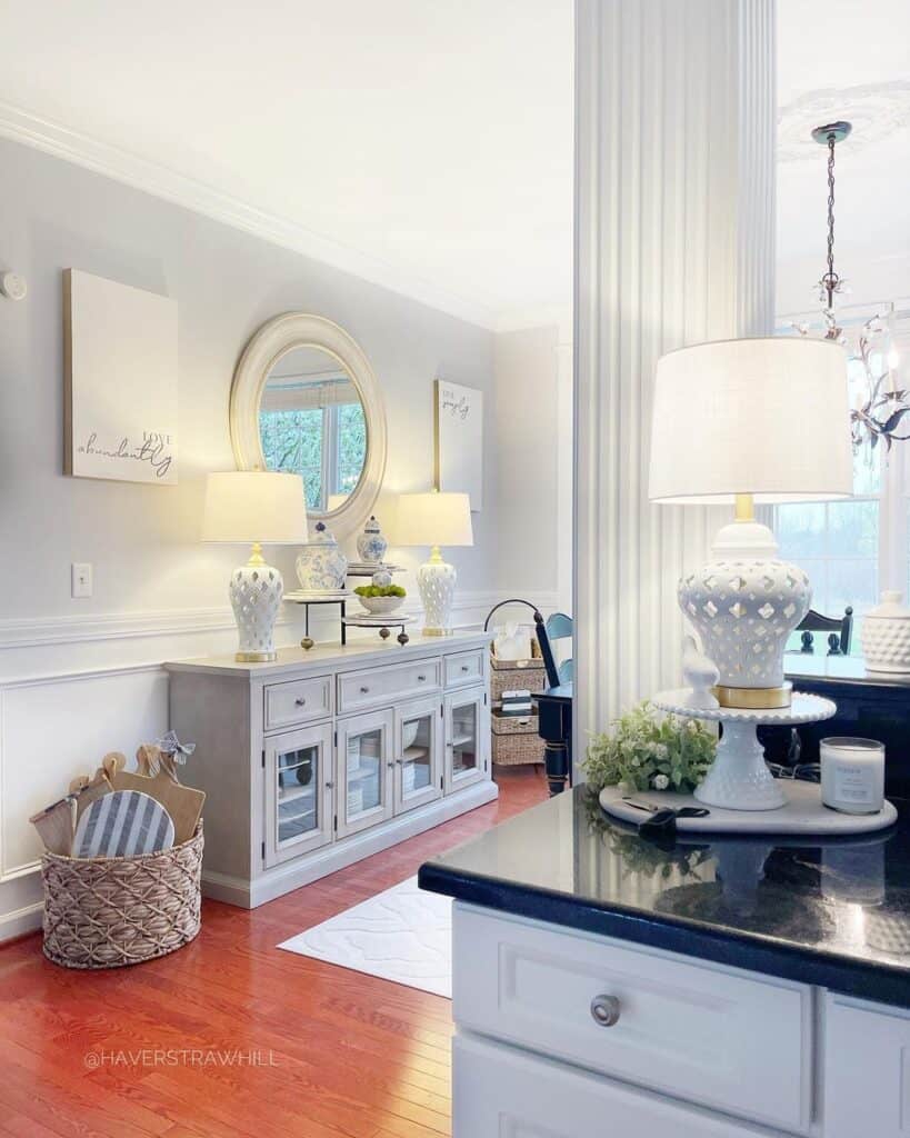 28 Stunning Console Table Lamp Ideas to Transform Your Hallway