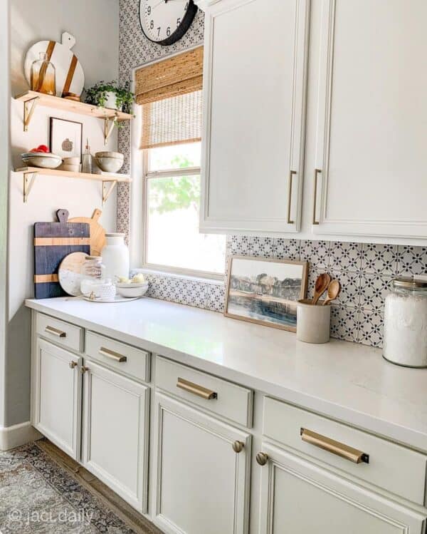23 Sensational Ideas for Backsplash Around Window