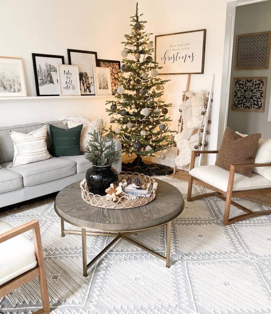 38 Festive Christmas Coffee Table Centerpiece Decorations