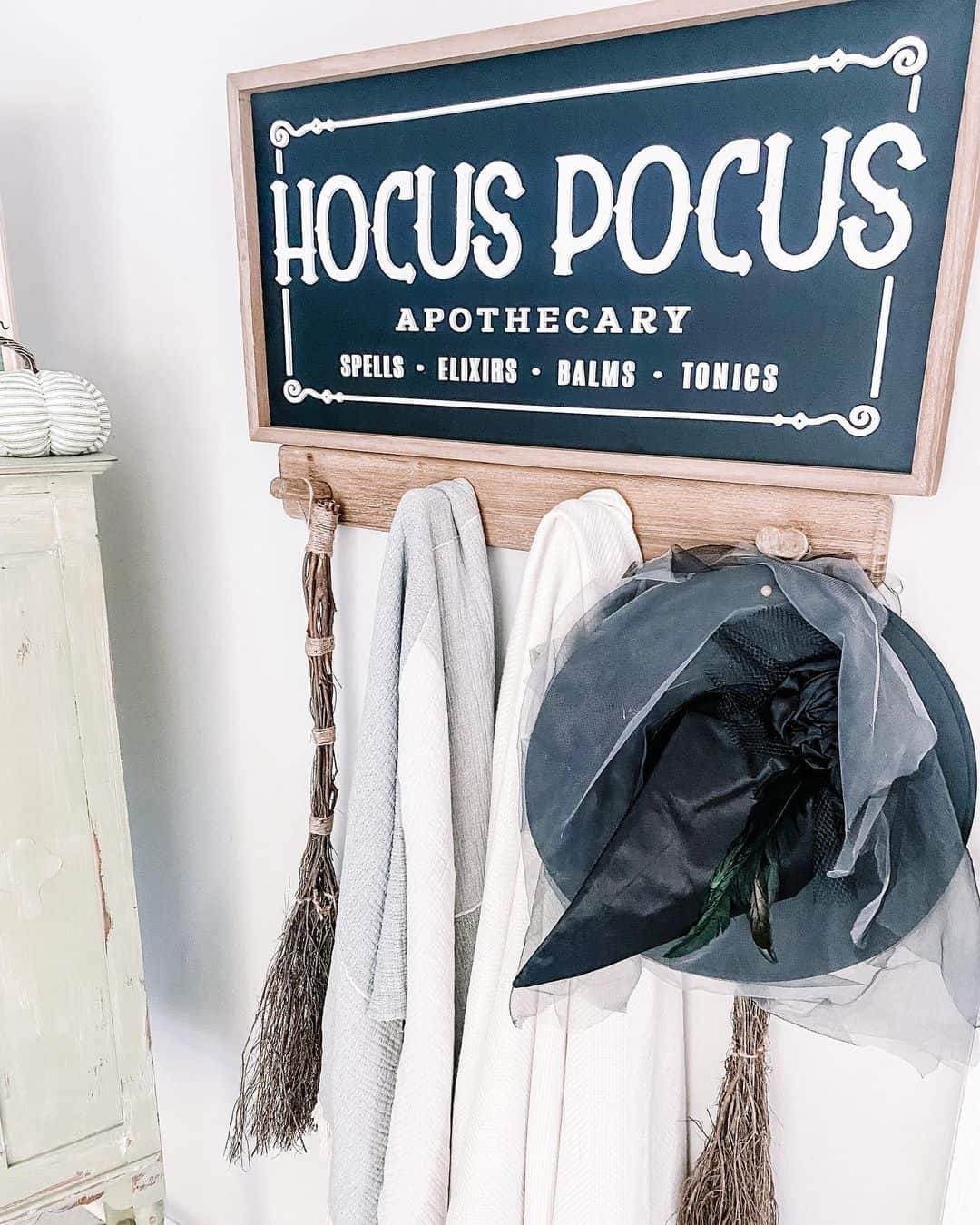 36 Fun Halloween Witch Decor Ideas to Dress Up Your Home