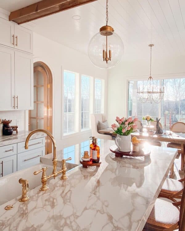 32 Gold Kitchen Faucet Fixtures That Are Totally In Style