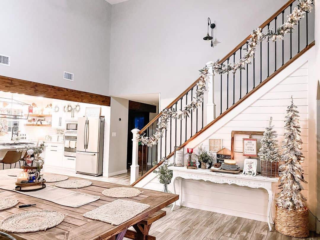 29 Farmhouse Baseboards and Trim Ideas to Tie It All Together