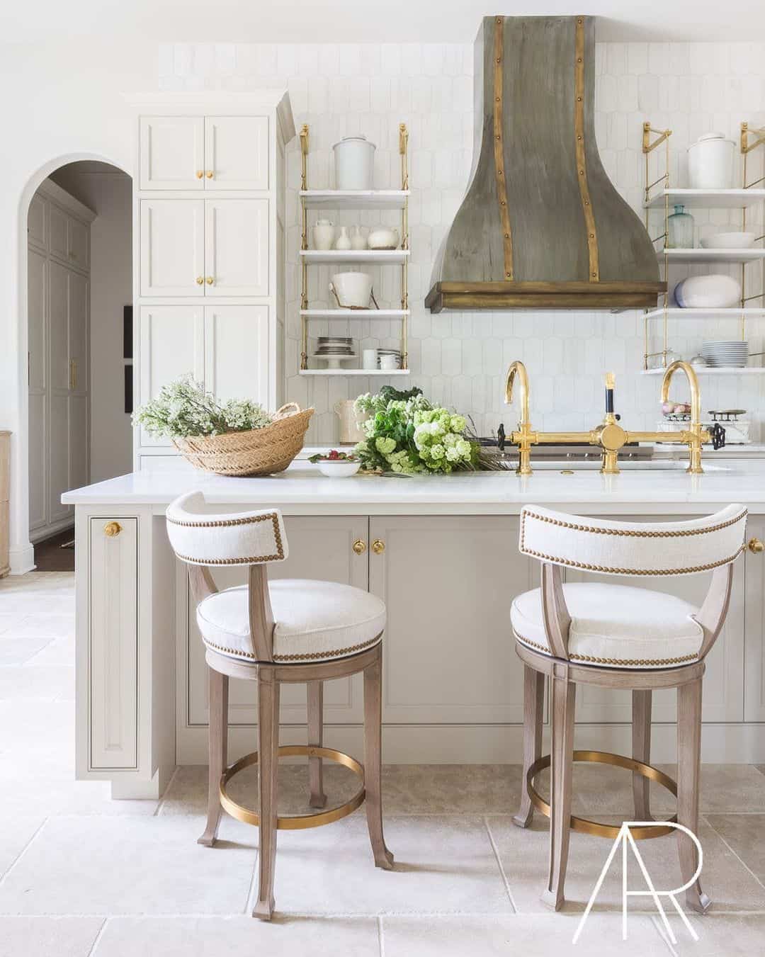 32 Gold Kitchen Faucet Fixtures That Are Totally In Style