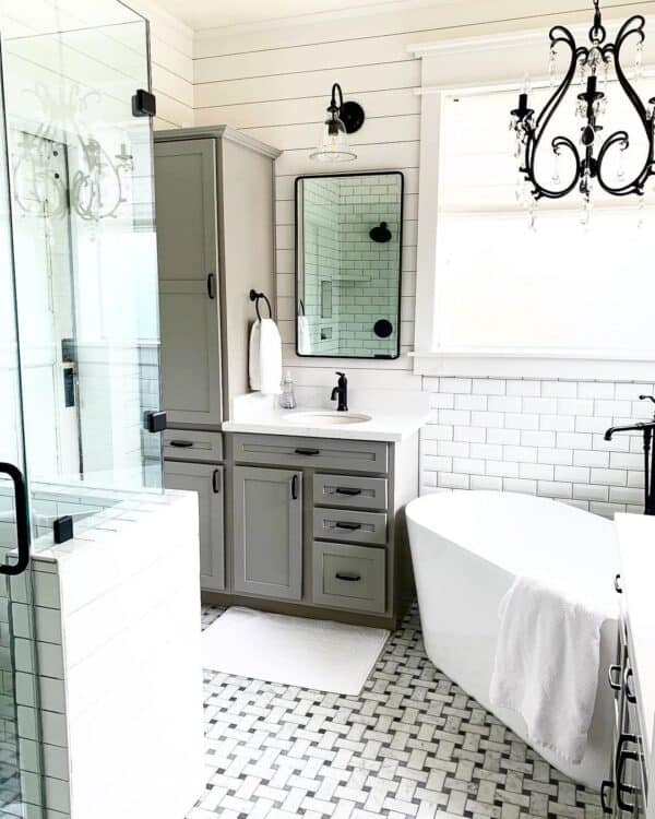 28 Imaginative Ideas for a Subway Tile Bathroom