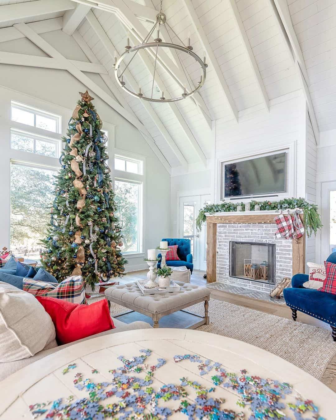 19 Amazing Rooms with Fireplace with Vaulted Ceiling Features