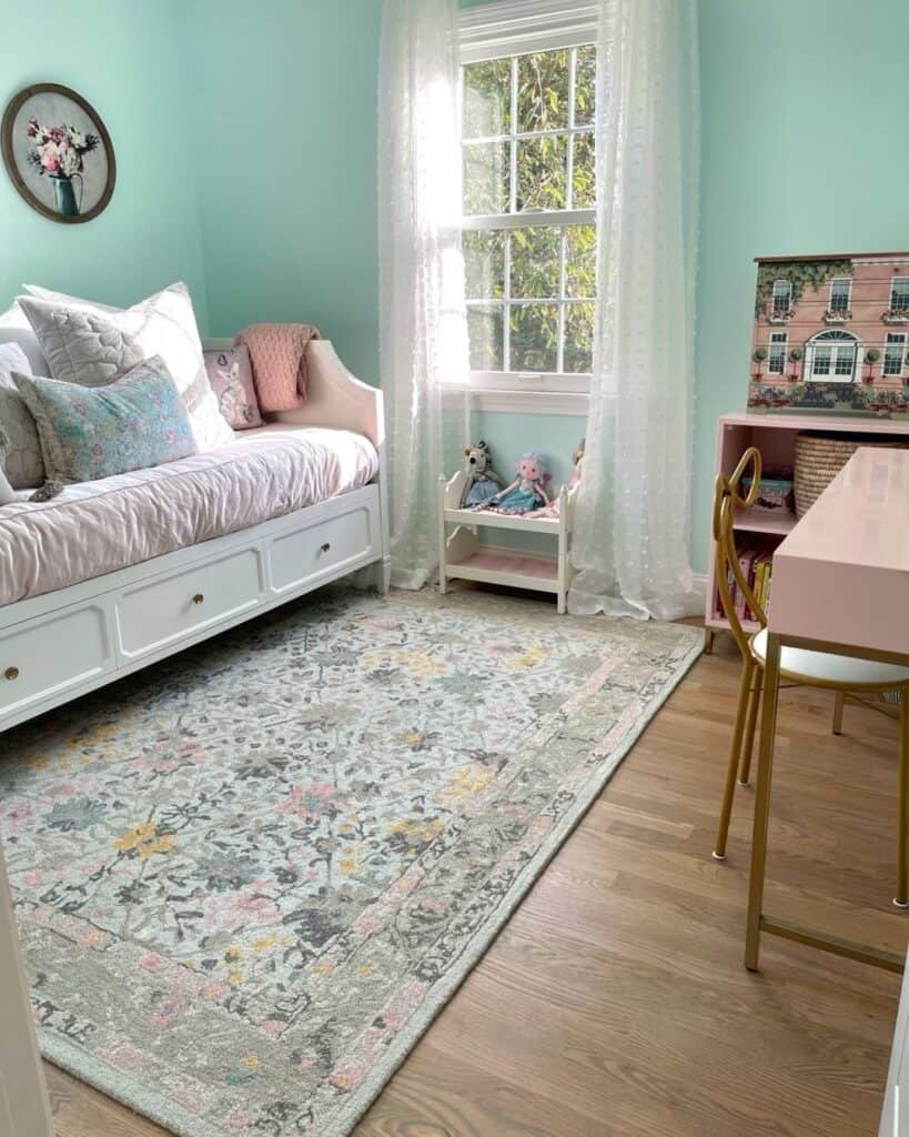 27 Daybed Ideas for a Memorable Sleeping Space