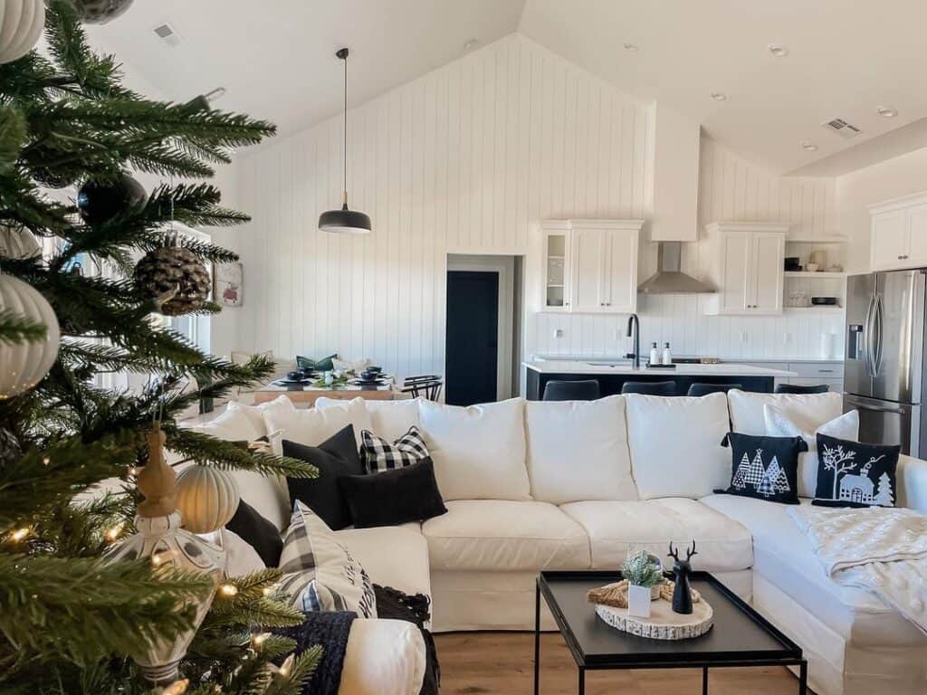 19 Vaulted Ceiling Lighting Ideas for Every Style