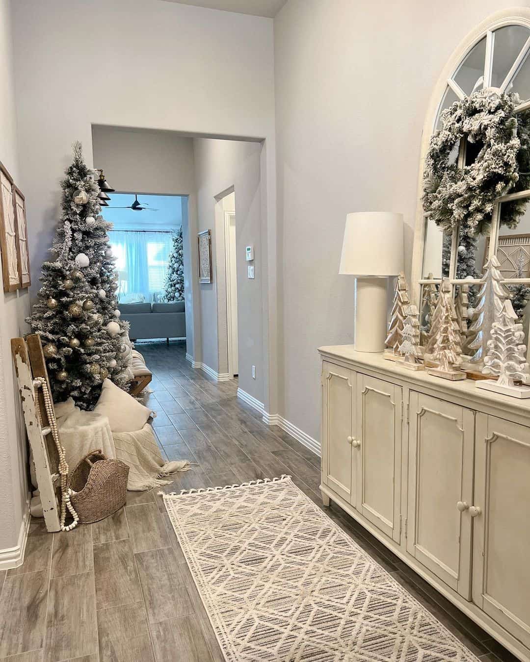 White Entryway Table With Christmas Decor Soul Lane white-entryway-table-with-christmas-decor-soul-lane