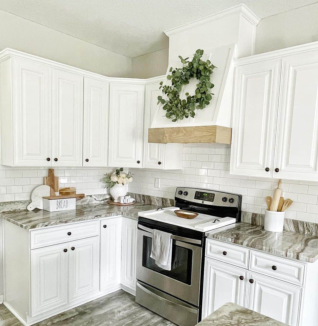 35 Ageless Ideas for White Subway Tile Backsplash
