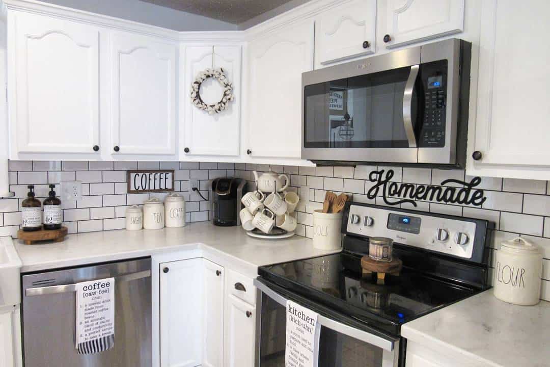25 Classic White Subway Tile With Black Grout Designs